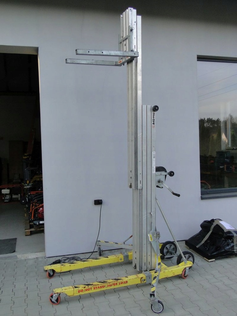 Podnośnik montażowy towarowy lift SUMNER 2124 Genie USA 7,5m ...