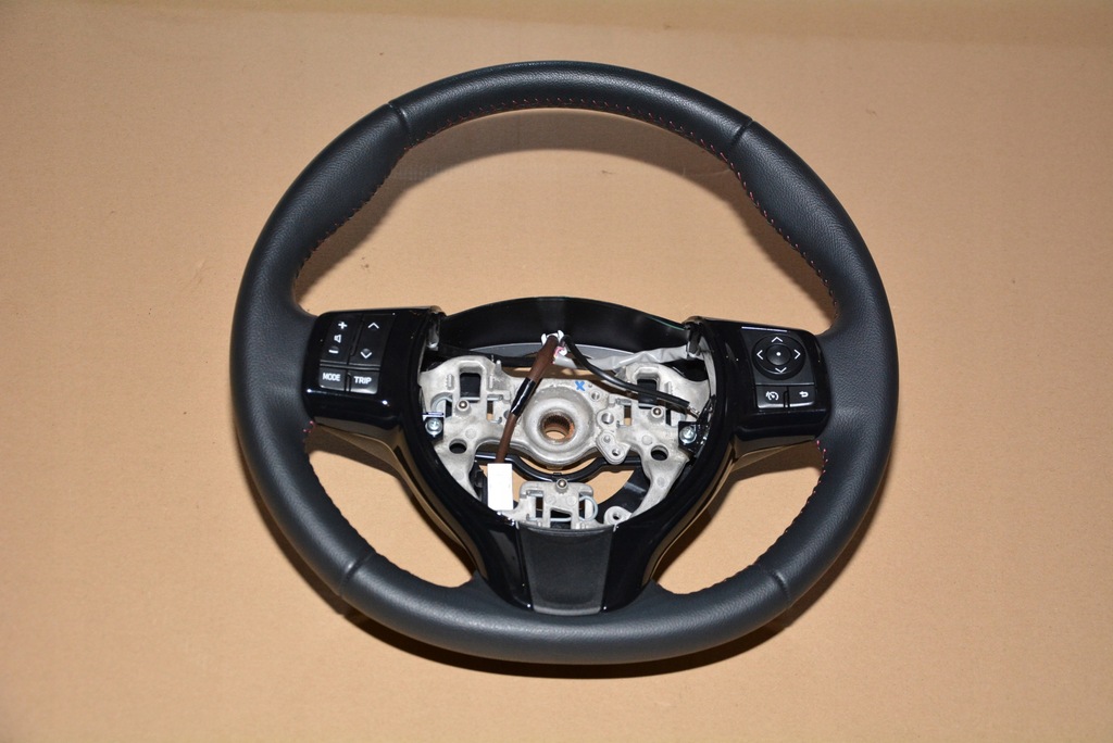 Kierownica Skórzana Toyota Yaris III 11-2017r - 7168797994 - oficjalne archiwum Allegro
