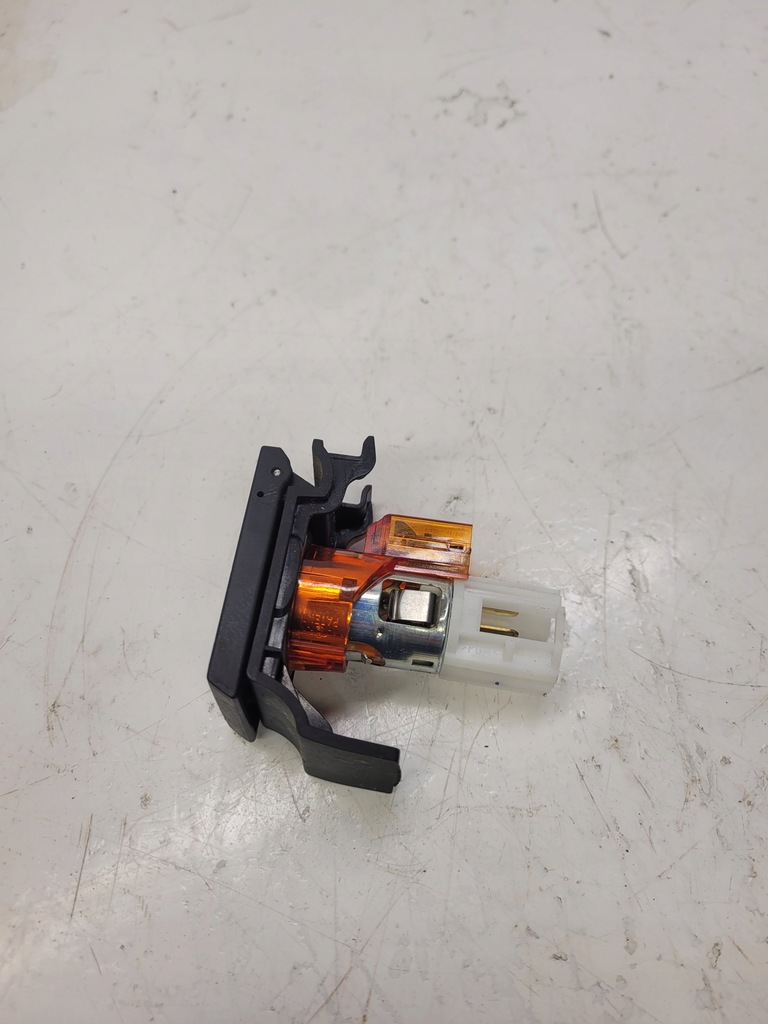 GNIAZDO ZAPALNICZKI AUDI A3 8P LIFT 8P0863387A - 12211831704 ...