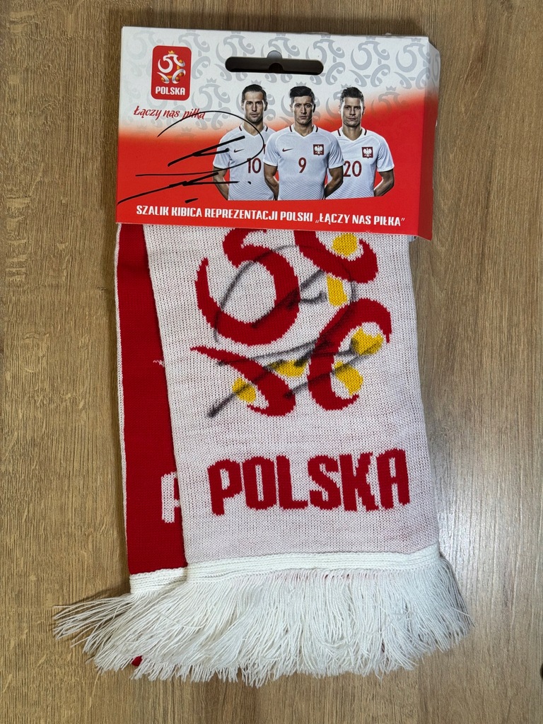 Szalik reprezentacji Polski z autografem Roberta Lewandowskiego ...