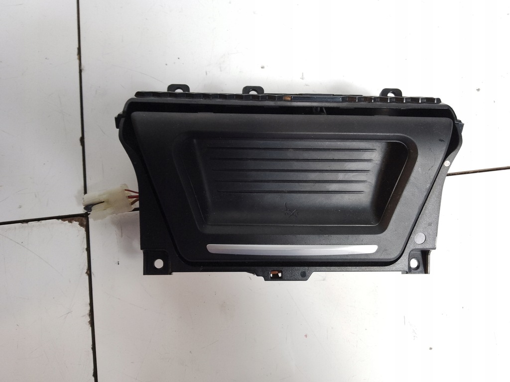 BMW F10 F11 POPIELNICZKA SCHOWEK 9206663 - 14527250864 - oficjalne ...