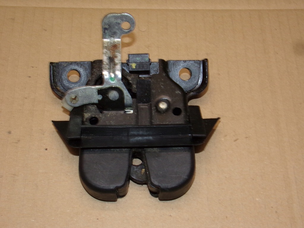 ZAMEK KLAPY TYŁ TYLNY AUDI A4 B5 KOMBI - 13752138097 - oficjalne archiwum Allegro