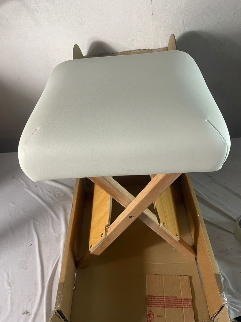 QUIRUMED składany drewniany stołek z siedziskiem tapicerowany ...