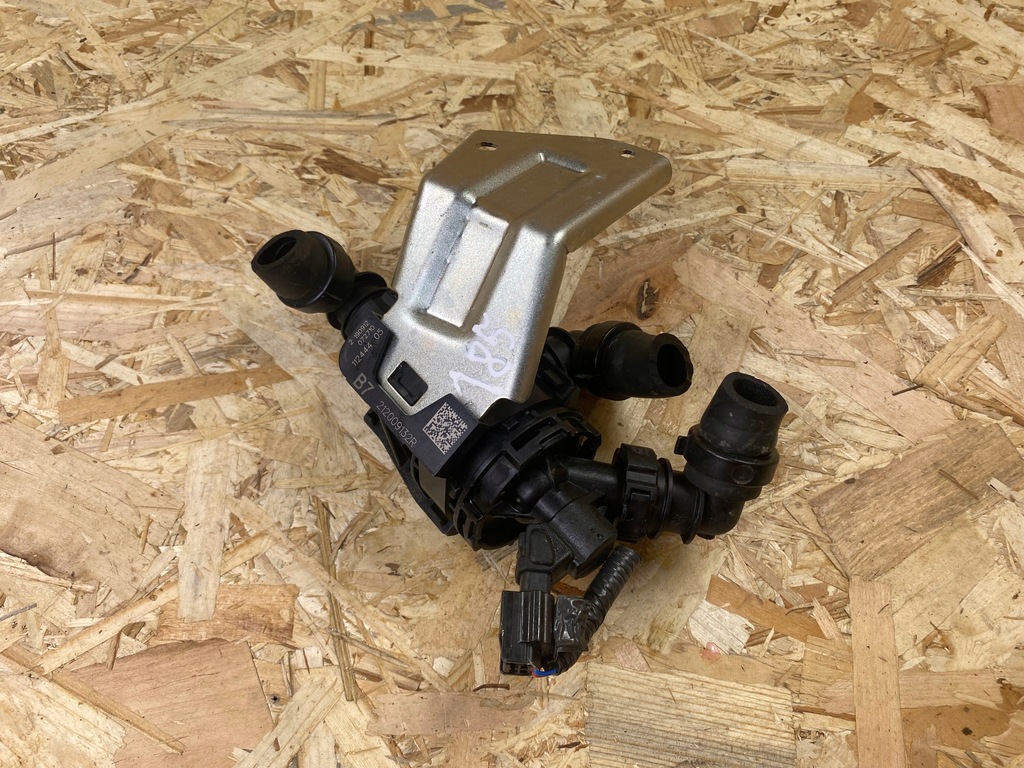 DODATKOWA POMPA WODY RENAULT MEGANE IV 212009132R - 13441530477 ...