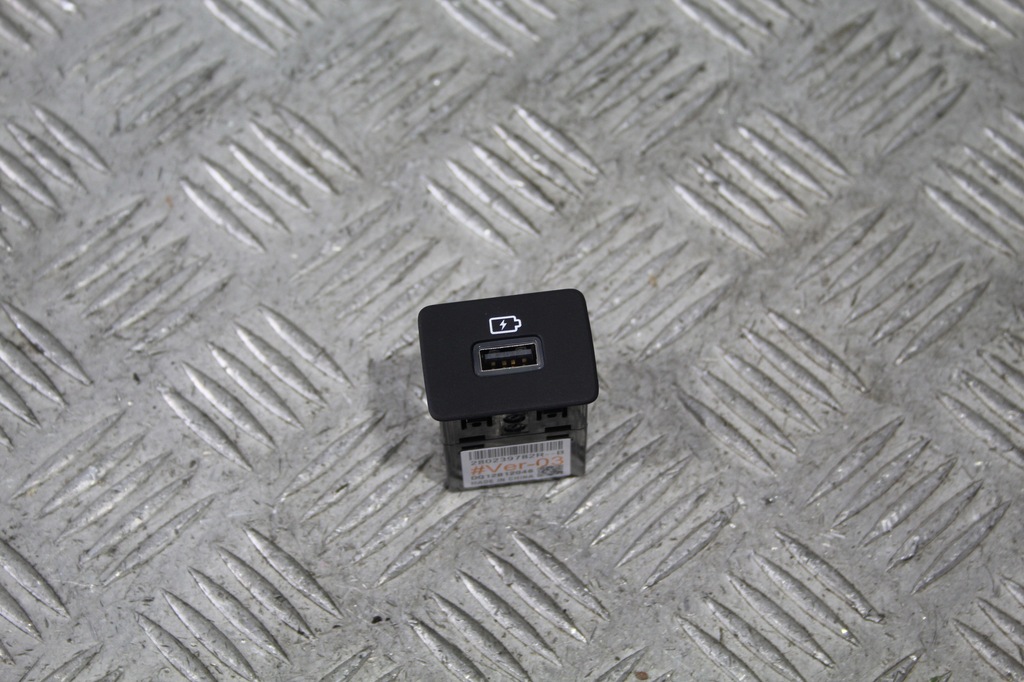 GNIAZDO USB DACIA SANDERO III 3 STEPWAY 280239782R - 14426081852 ...