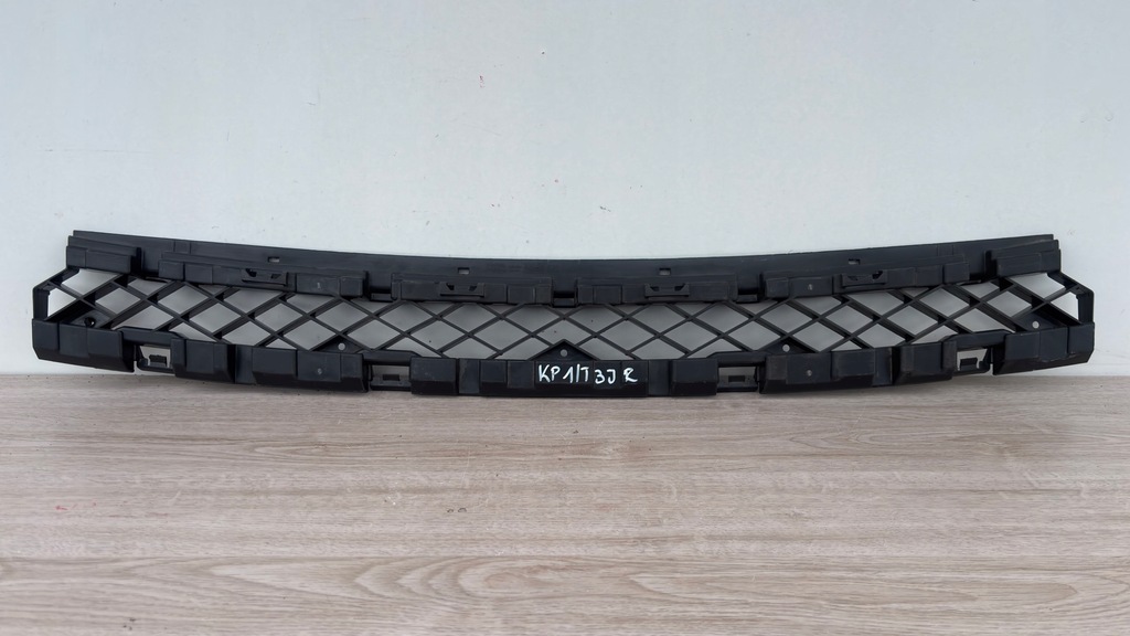 VOLVO XC60 2 II 2017R+ ŚLIZG ZDERZAKA TYŁ ŚRODKOWY 31407983 KP1/T3JR ...