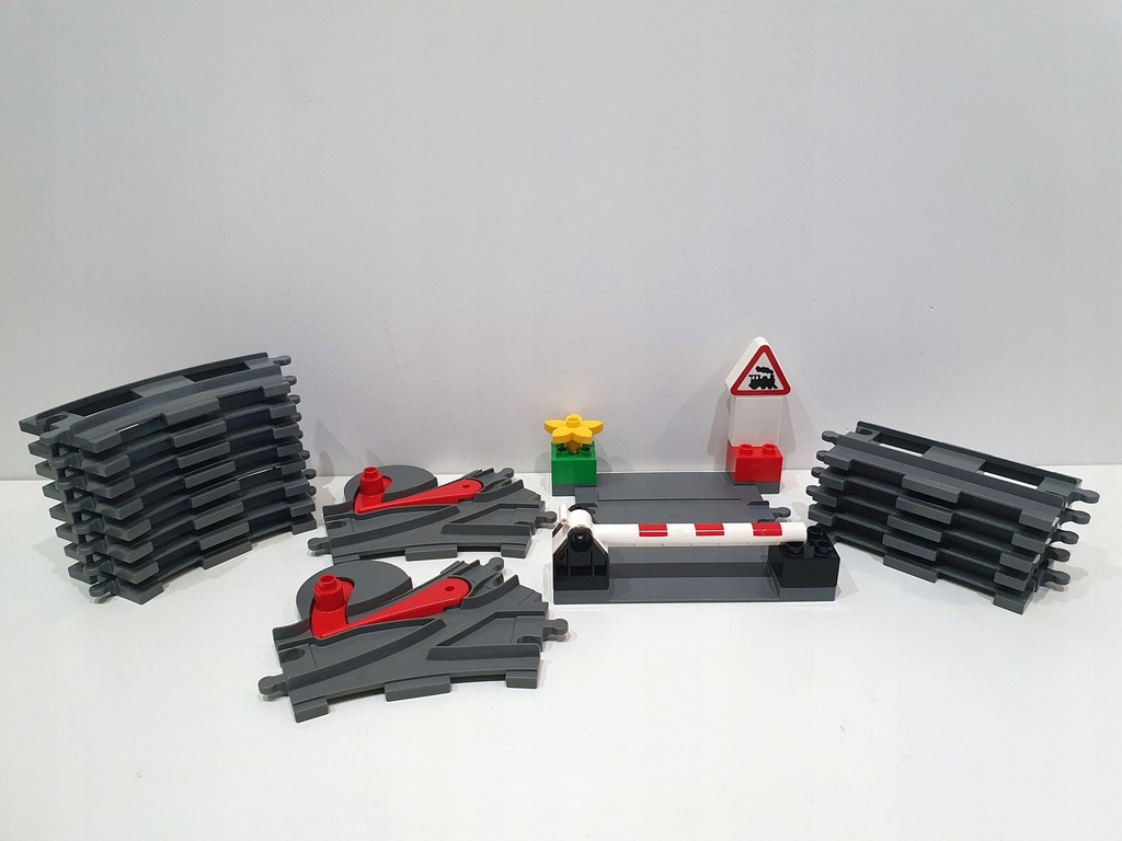 Lego DUPLO 10506 zestaw torów zwrotnica przejazd kolejowy znak klocki ...