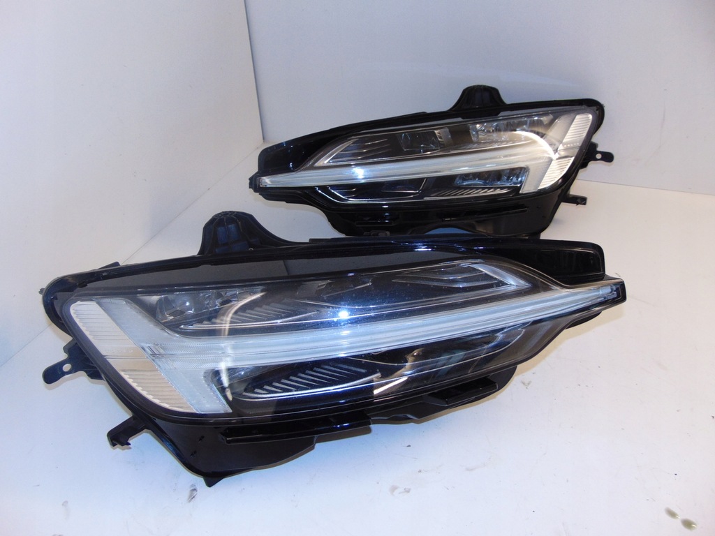 VOLVO V60 S60 LAMPA PRAWA 32314191 - 10555548660 - oficjalne archiwum ...