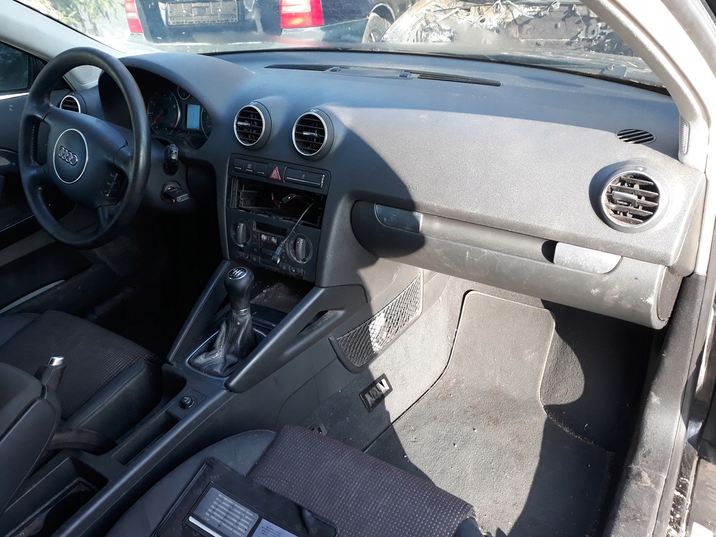 AUDI A3 8P DESKA ROZDZIELCZA KONSOLA KOKPIT - 10563015818 - oficjalne archiwum Allegro