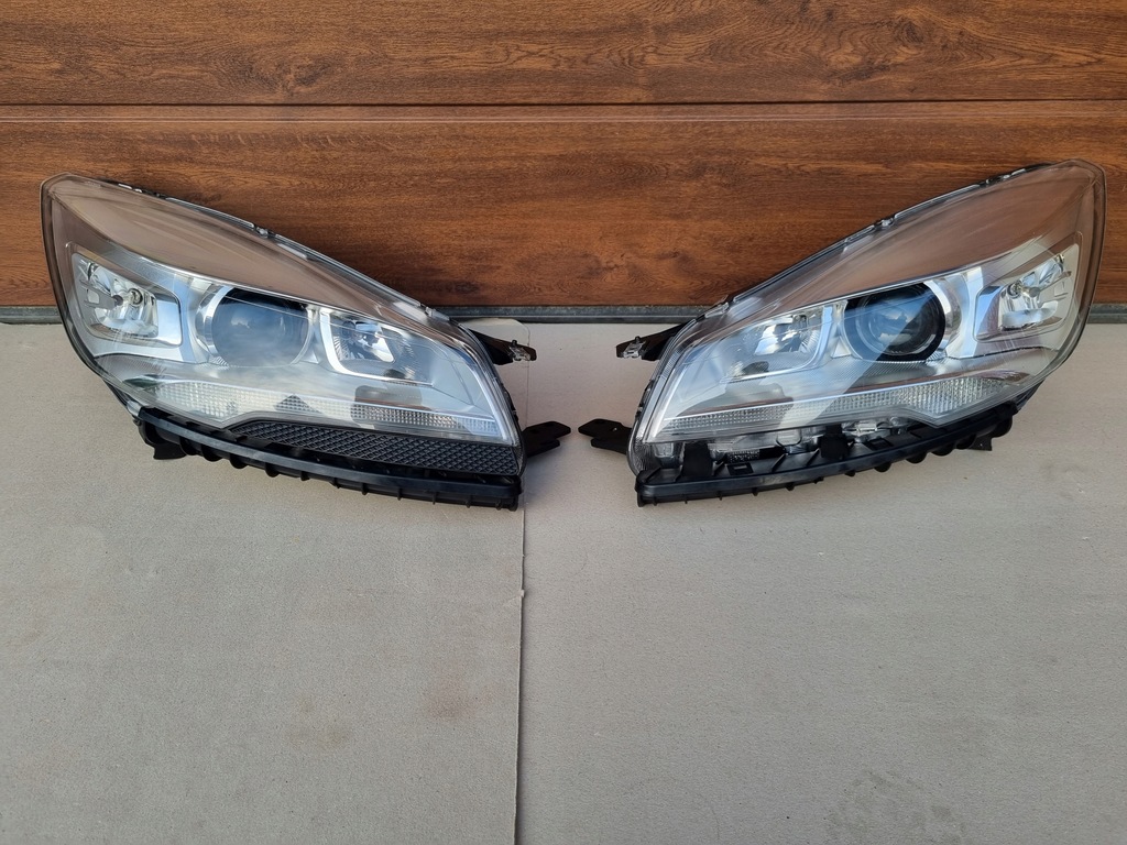 LAMPA LEWA FORD KUGA MK2 XENON - 12457052202 - oficjalne archiwum Allegro