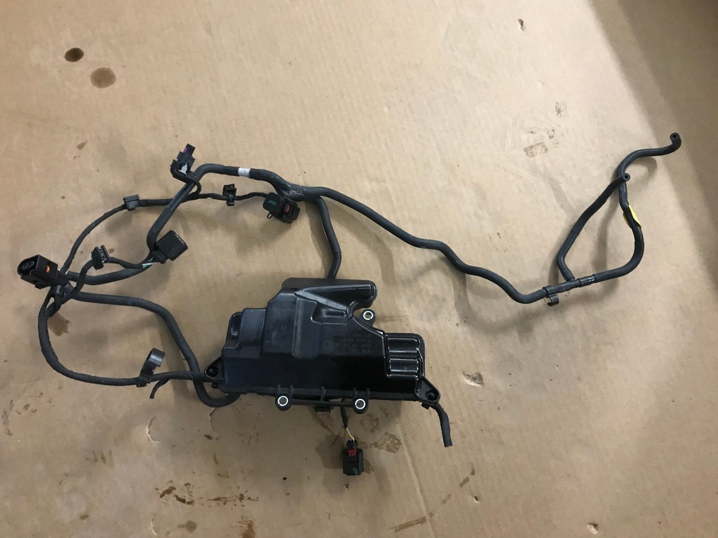 Zbiornik podciśnienia AUDI A8 D5 Q8 06M131541C - 7214750382 - oficjalne ...