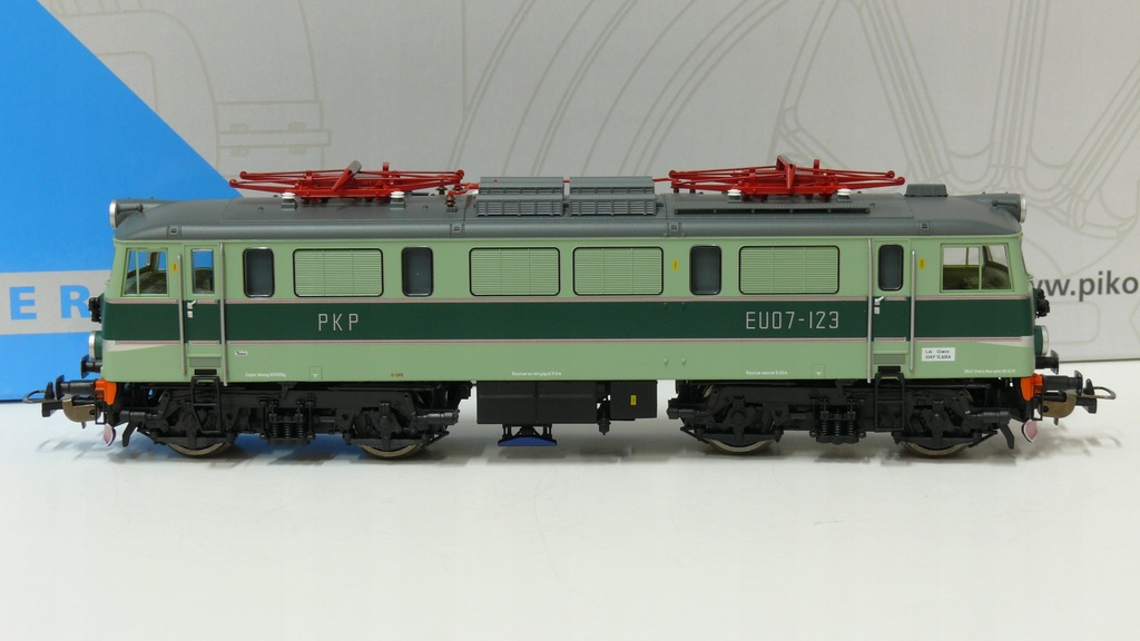 Lokomotywa Elektrowóz EU07-123 PKP H0 PIKO 96380 - 8988157020 - oficjalne archiwum Allegro