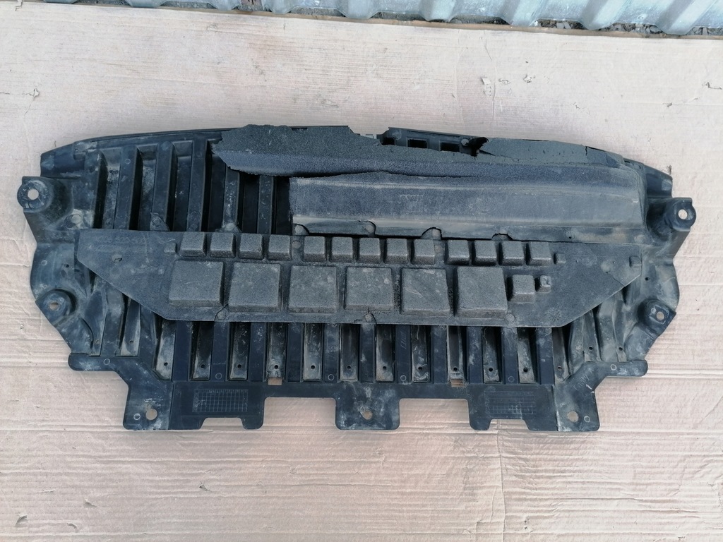 MERCEDES W206 AMG OSLONA SILNIKA - 12111916549 - oficjalne archiwum Allegro