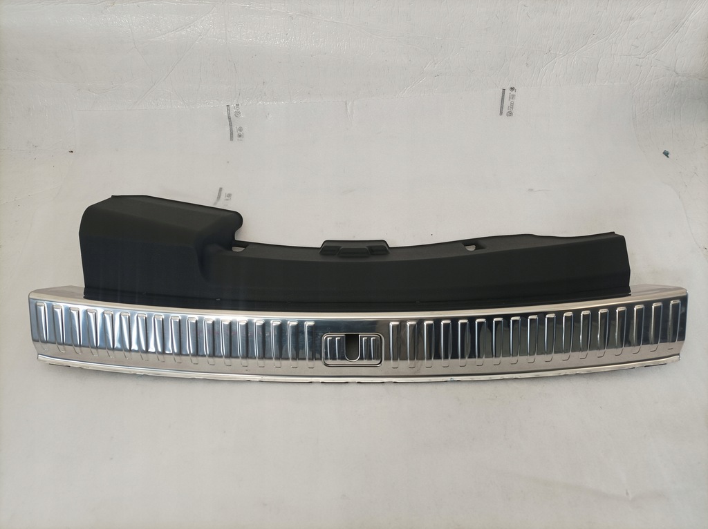 AUDI Q8 4M OSLONA PASA BAGAZNIKA 4M8864483A - 13493391619 - oficjalne archiwum Allegro