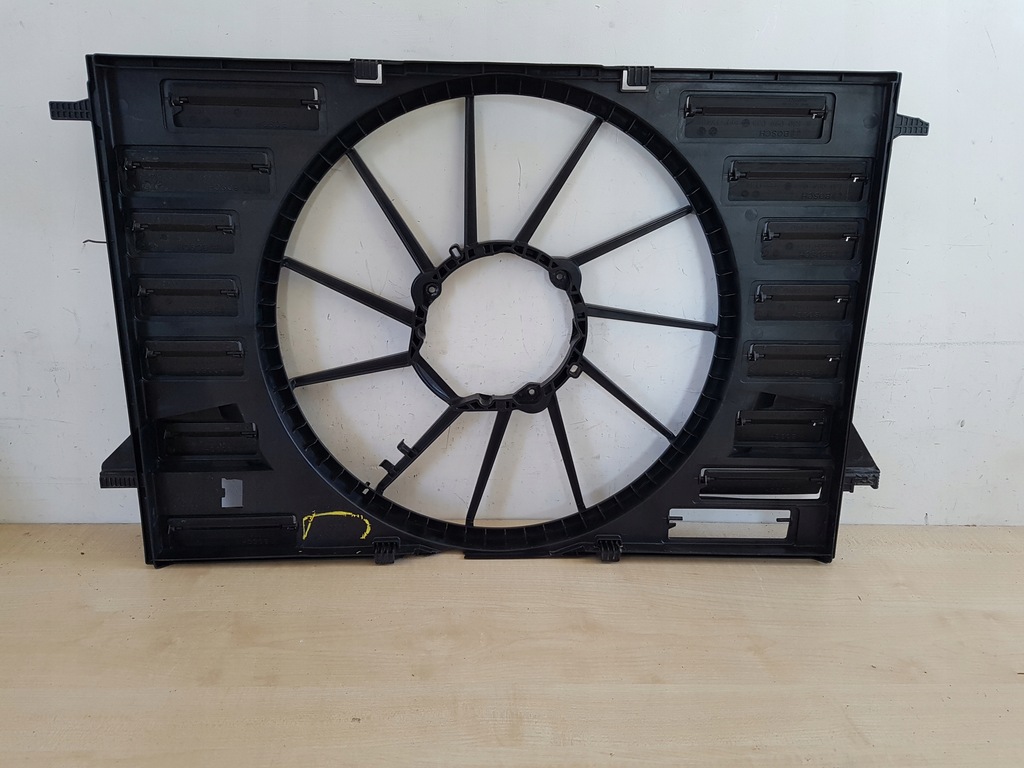 AUDI A4 B9 obudowa wentylatora 8W0121003B - 12003893714 - oficjalne ...