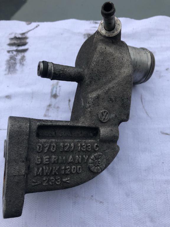 Króciec wodny vw T5 2,5 TDI 070121133C - 7150090538 - oficjalne ...