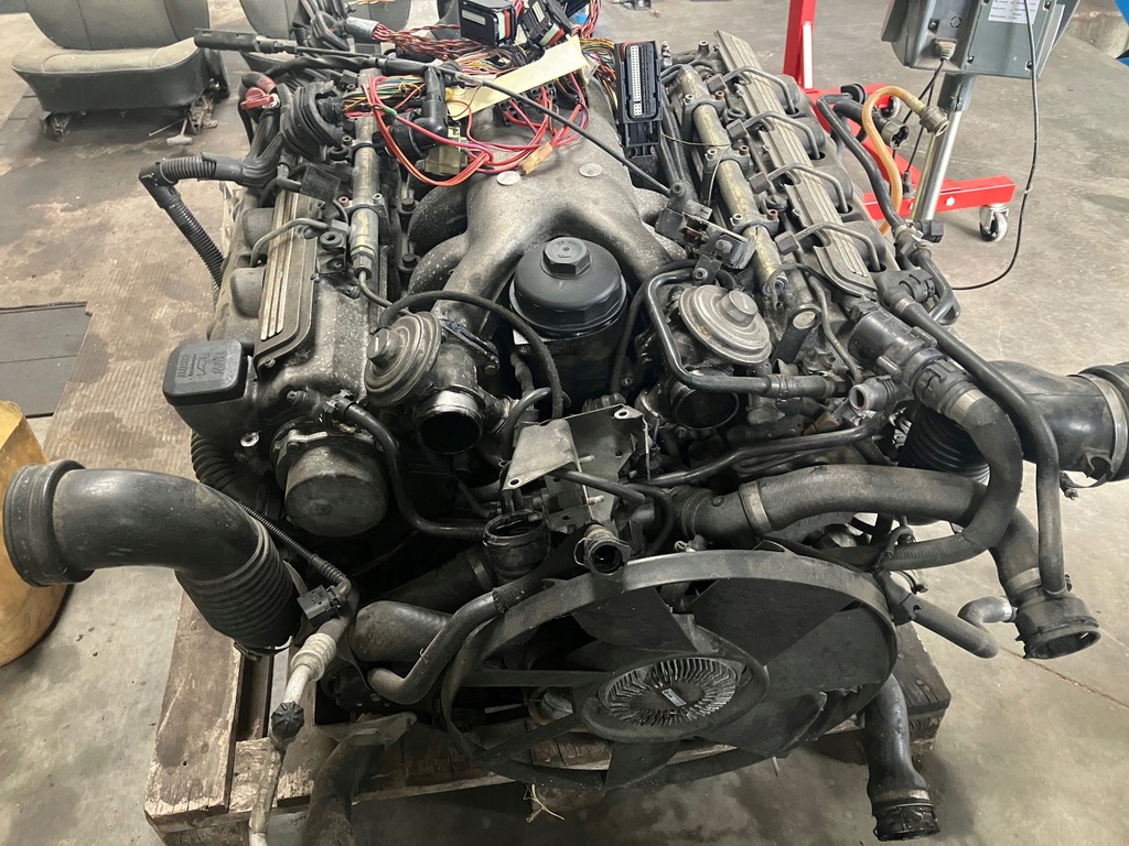 Silnik BMW 740d E65 kompletny z turbinami wtryskami stuka panewka ...