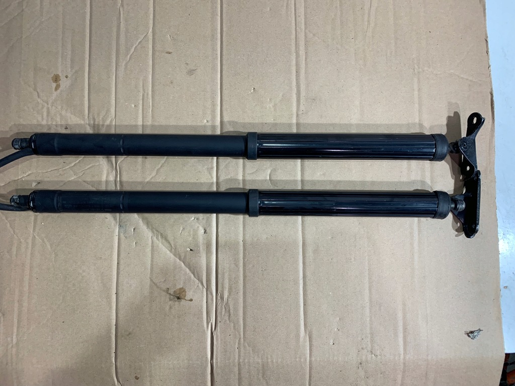 TOYOTA RAV 4 komplet siłowników klapy 6892042020 - 14892301511 ...