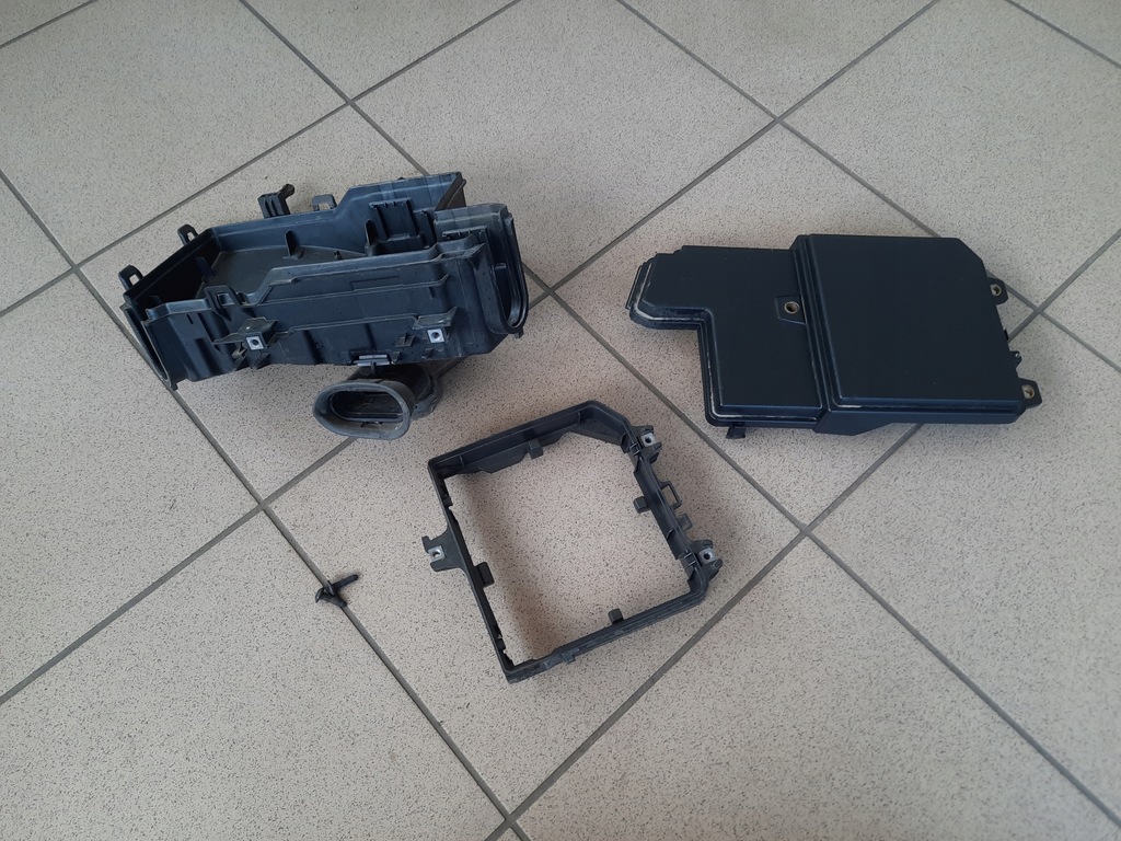 OBUDOWA BEZPIECZNIKÓW MEGANE 4 SCENIC IV ESPACE - 13769517431 - oficjalne archiwum Allegro