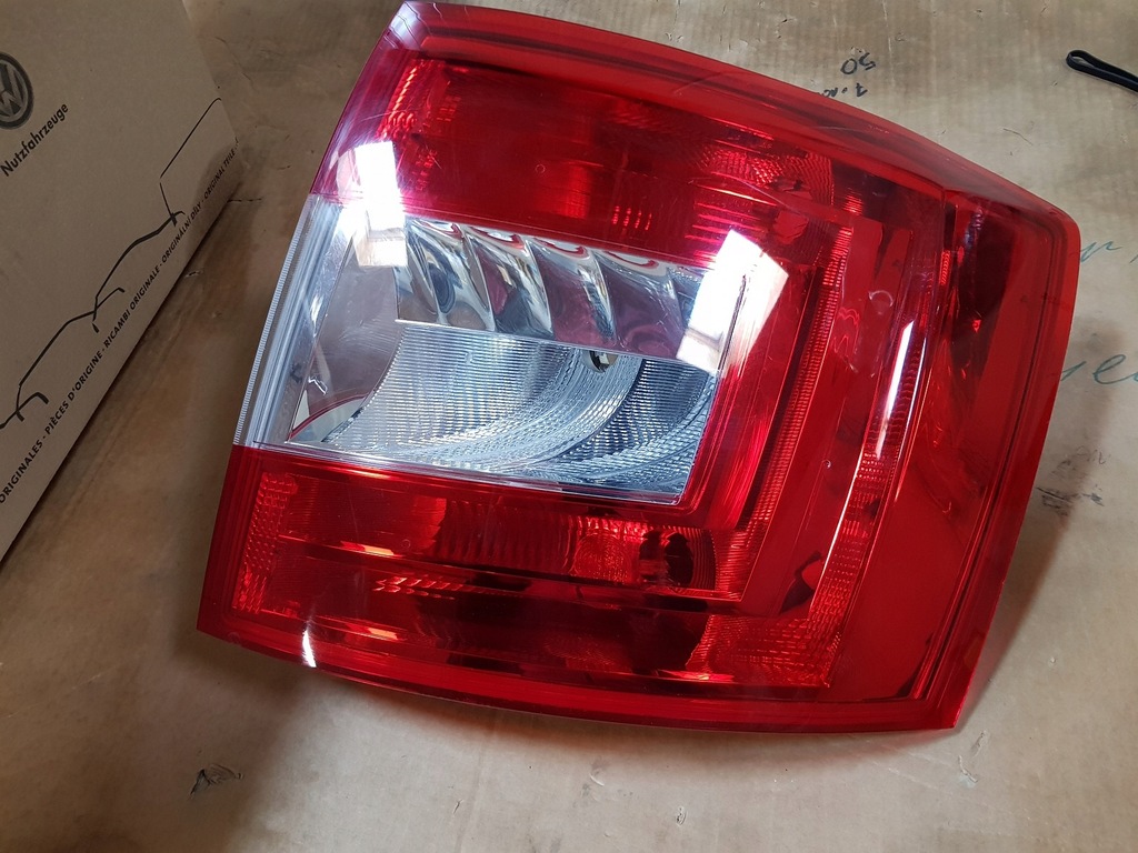 Lampa tylna prawa 5E9945112 SKODA OCTAVIA 3 - 8516750463 - oficjalne ...