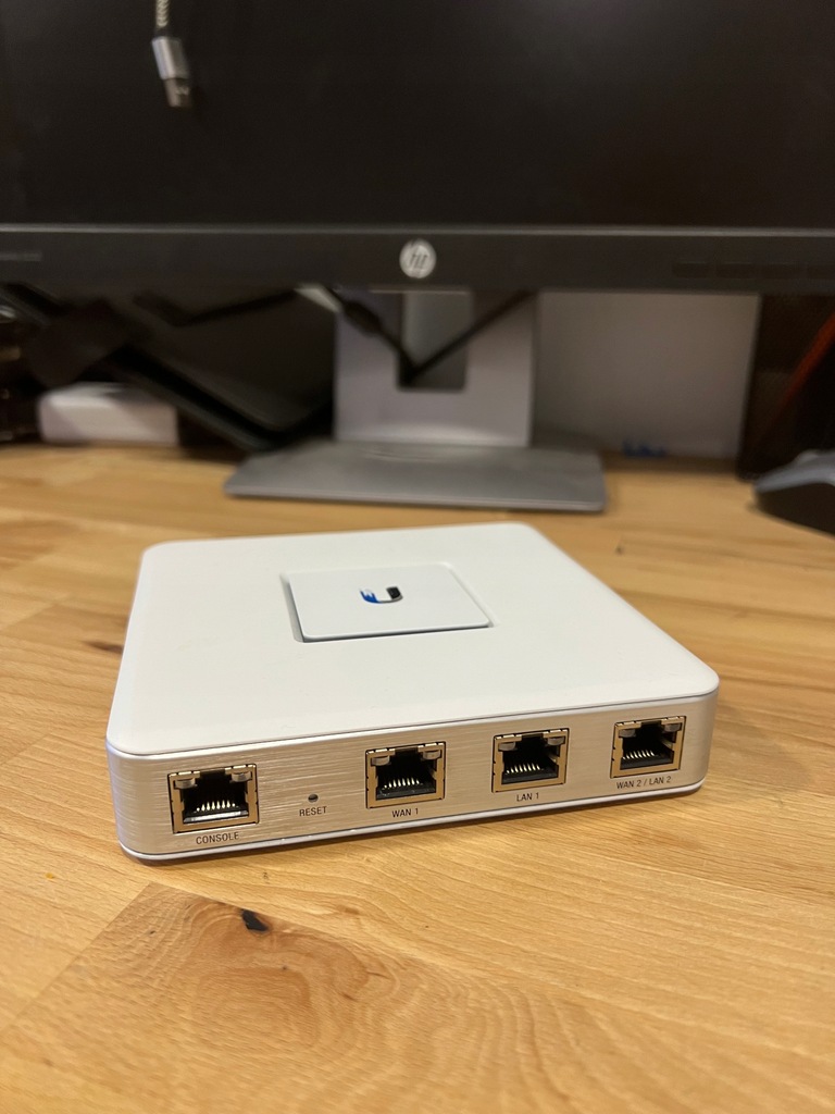 UBIQUITI UNIFI SECURITY GATEWAY USG - 13040501963 - oficjalne archiwum ...