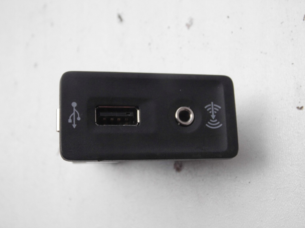 PANEL PORT USB AUX 5G0035222H VW PASSAT B8 ARTEON - 11888815531 ...