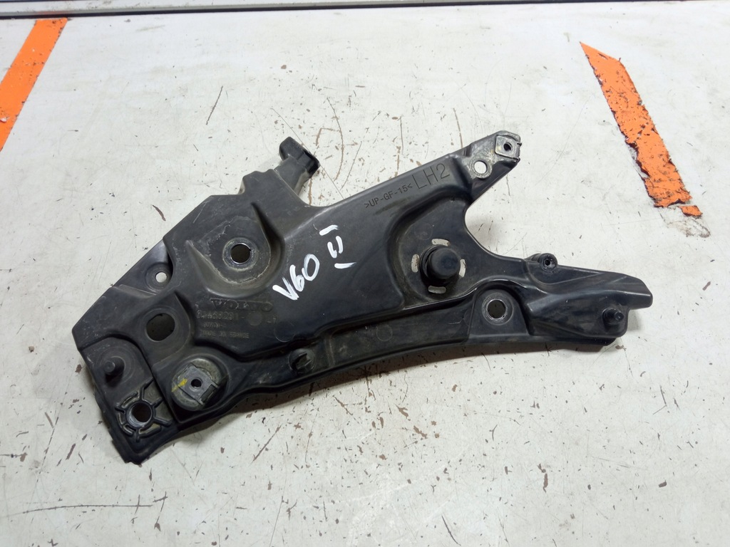 VOLVO V60 II MOCOWANIE ŚLIZG BŁOTNIKA LEWY PRZÓD 31468231 2018 ...
