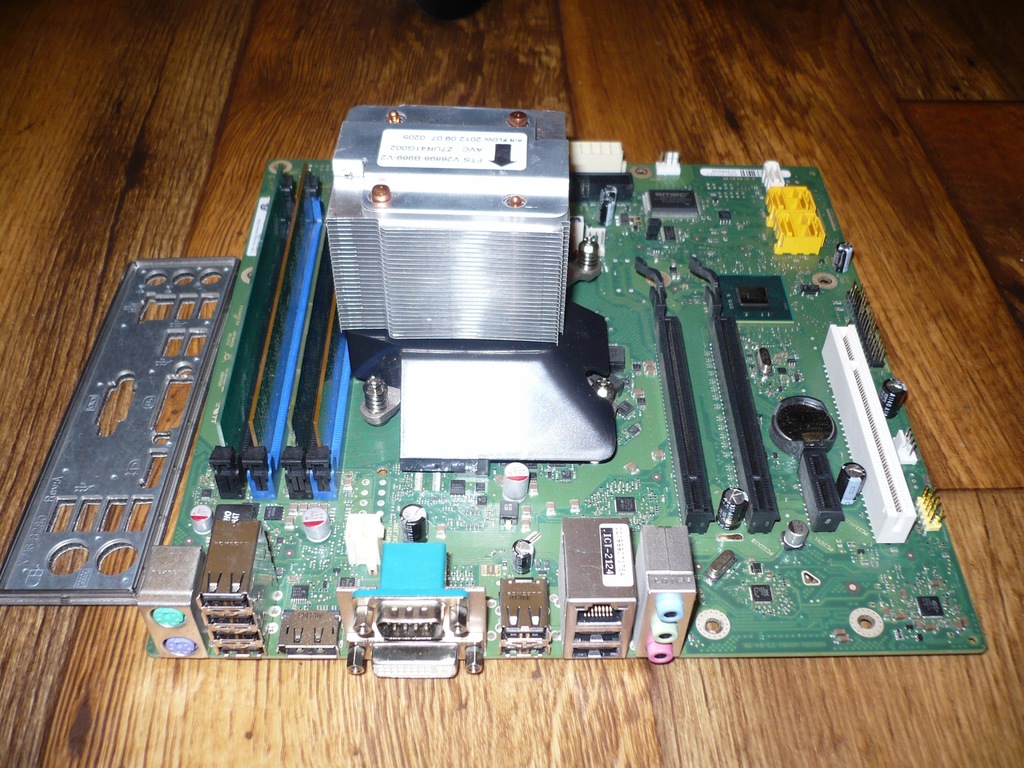 FUJITSU D3061-B1 + I5 2500 3,3GHZ / 3,7 GHZ + 8GB - 8447401195 ...