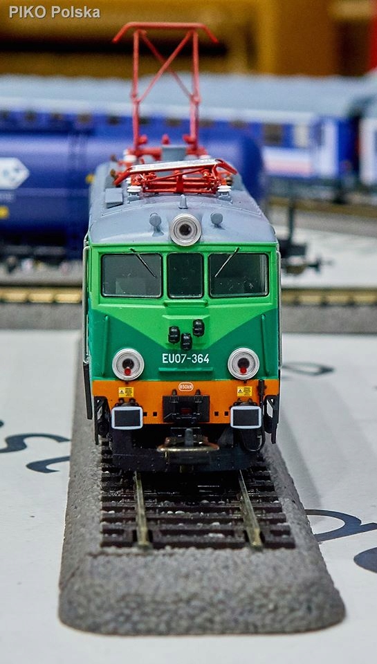 LOKOMOTYWA ELEKTRYCZNA EU07-364 PKP PIKO 96381 - 9225859963 - oficjalne archiwum Allegro
