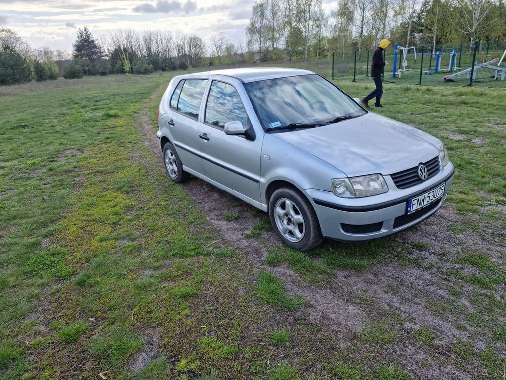 VOLKSWAGEN POLO 1,0 BENZYNA 2000r. 5 DRZWI SREBNY - 13705260190 ...