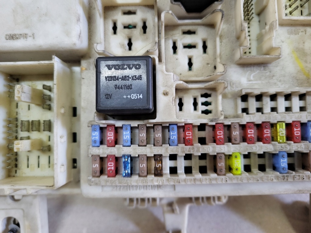 VOLVO V50 MODUŁ CEM SKRZYNKA BEZPIECZNIKÓW 8690719 - 12488447900 ...