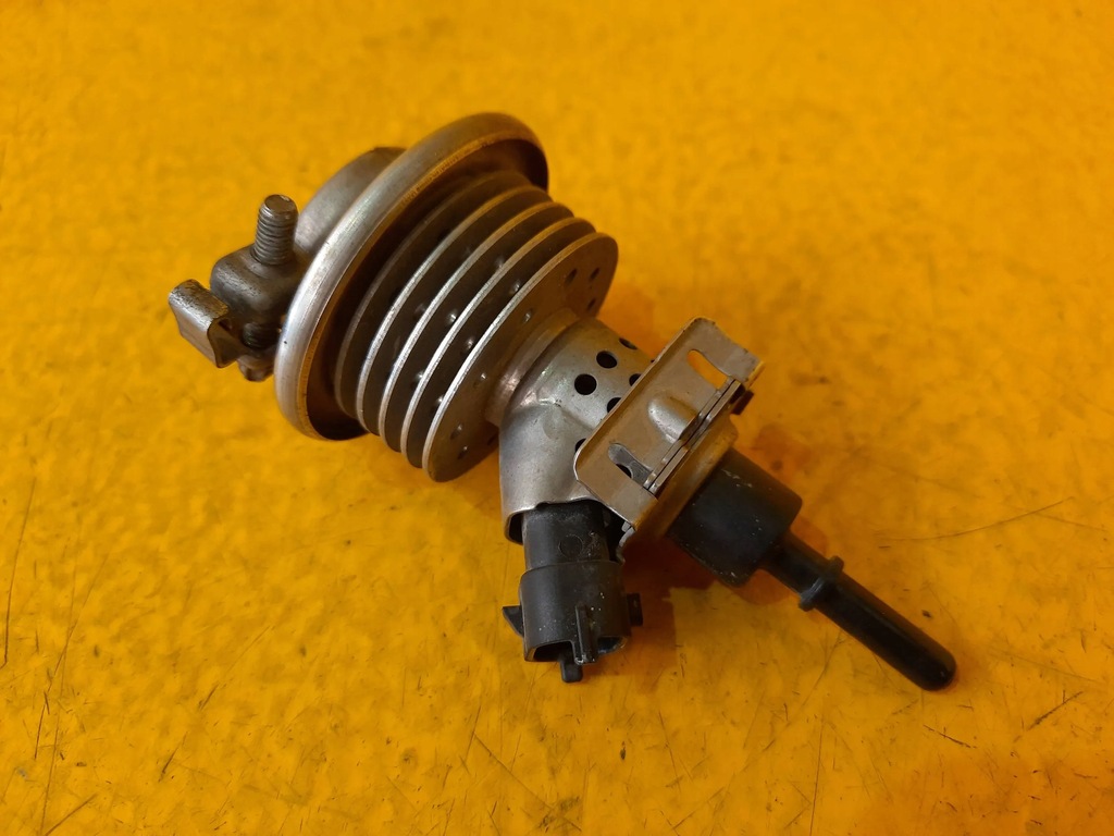 Mercedes W447 WTRYSKIWACZ ADBLUE A0004901013 - 13723696750 - oficjalne ...