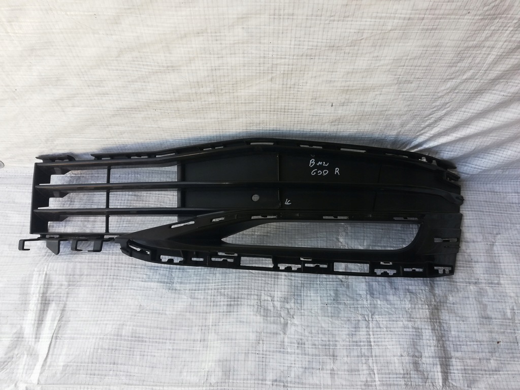 BMW G30 G31 KRATKA PRAWA ZDERZAKA PRZEDNIEGO - 9095204208 - oficjalne ...