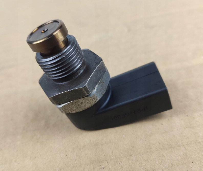 CZUJNIK CIŚNIENIA PALIWA 0281002497, BMW E87 E53 E92 E65 E71 ...