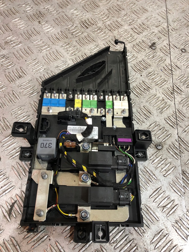 IDEALNA SKRZYNKA BEZPIECZNIKÓW PORSCHE PANAMERA - 7841673946 ...