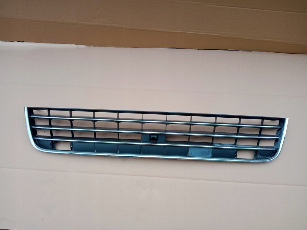 VW TOUAREG KRATKA ŚRODKOWA ZDERZAKA 7P6853677A - 14018768861 - oficjalne archiwum Allegro