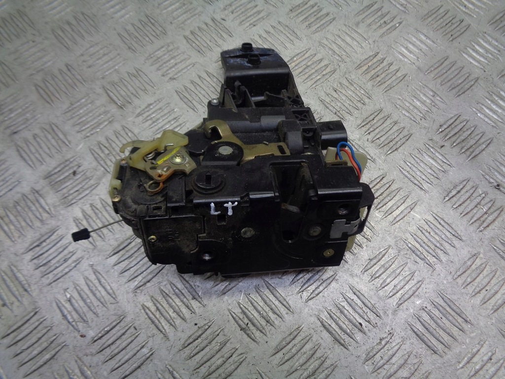 ZAMEK DRZWI CENTRALNY LEWY TYŁ PASSAT B5 - 11865895582 - oficjalne archiwum Allegro