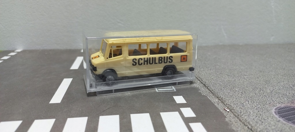 1;87 PRALINE REVELL MERCEDES 507D - SCHULBUS - 13276225911 - oficjalne ...