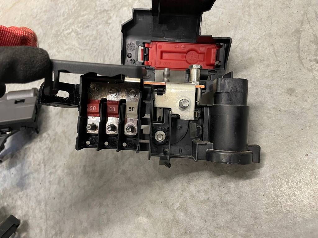 AUDI A4 B9 A5 F5 ROZDZIELACZ PRĄDU 8W0941823F - 13945695623 - oficjalne ...