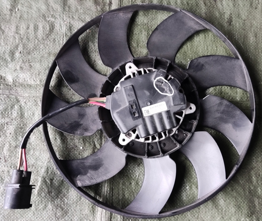 Audi A4/A5 Wentylator chłodnicy 8W0959455L - 11539241433 - oficjalne ...