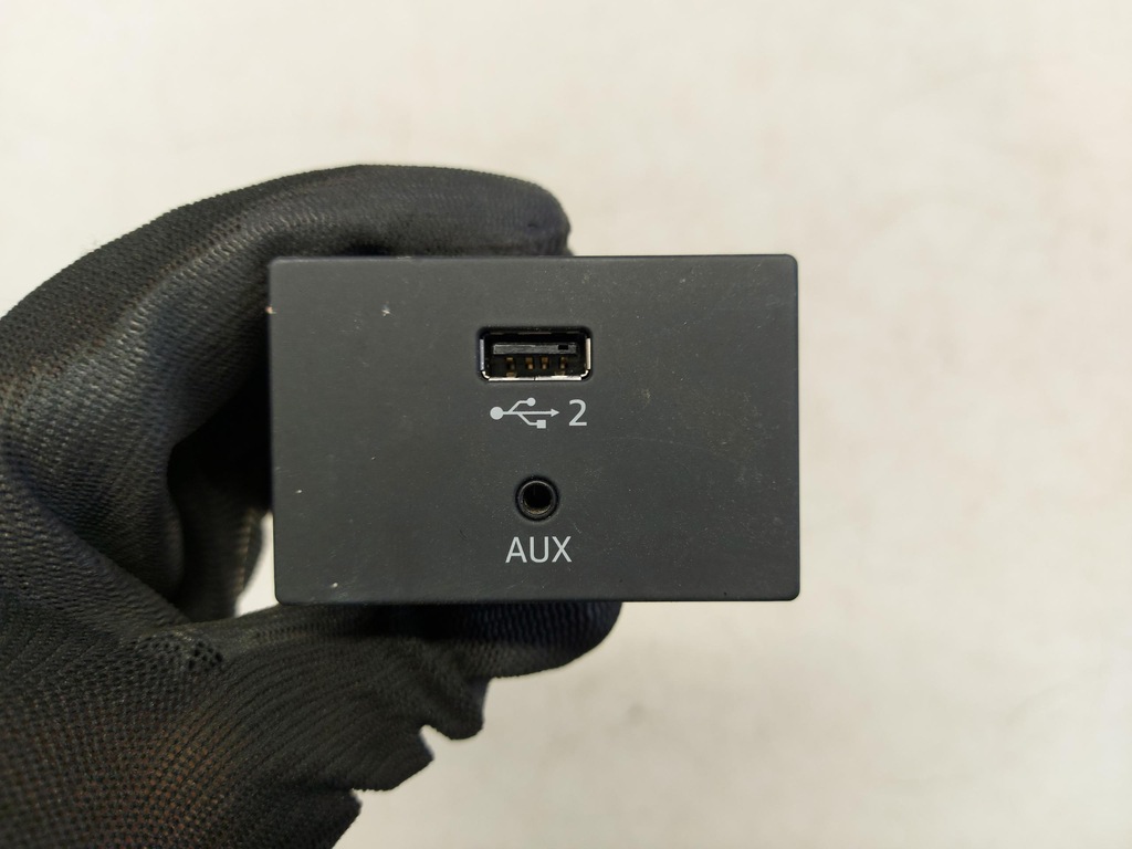 Audi Q2 81A Gniazdo USB AUX 8V0035708 - 14014978400 - oficjalne ...