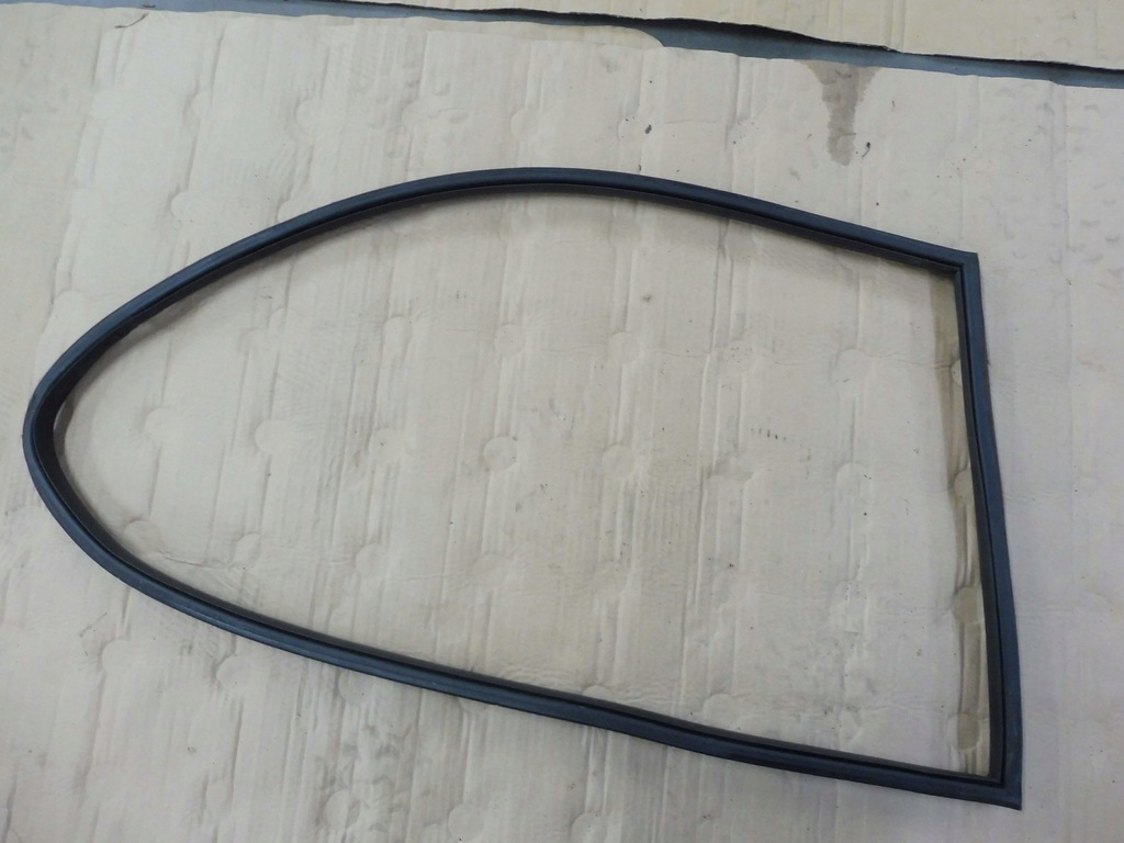 Bmw E36 compact uszczelka szyby prawy tył - 9671376630 - oficjalne archiwum Allegro