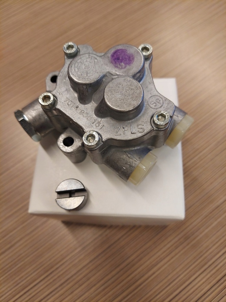 POMPA PALIWA DAF XF106 1939435 - 11053001356 - oficjalne archiwum Allegro