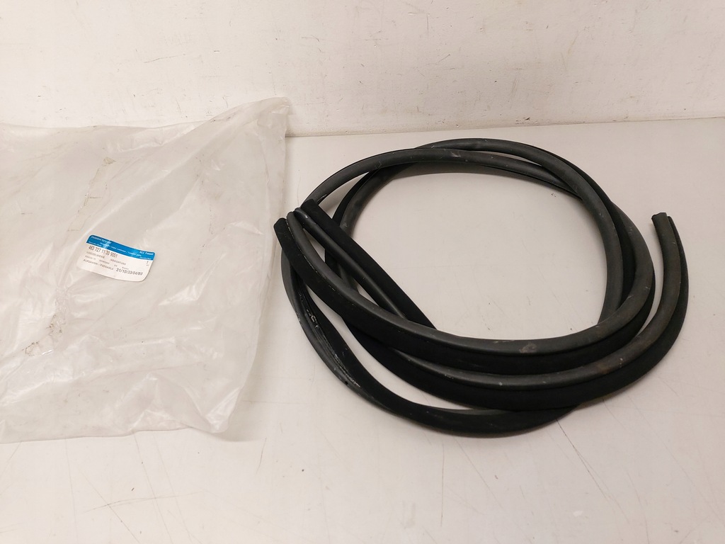 MERCEDES W463 USZCZELKA DRZWI PRZÓD RRAWA LEWA ORG - 13514118323 ...