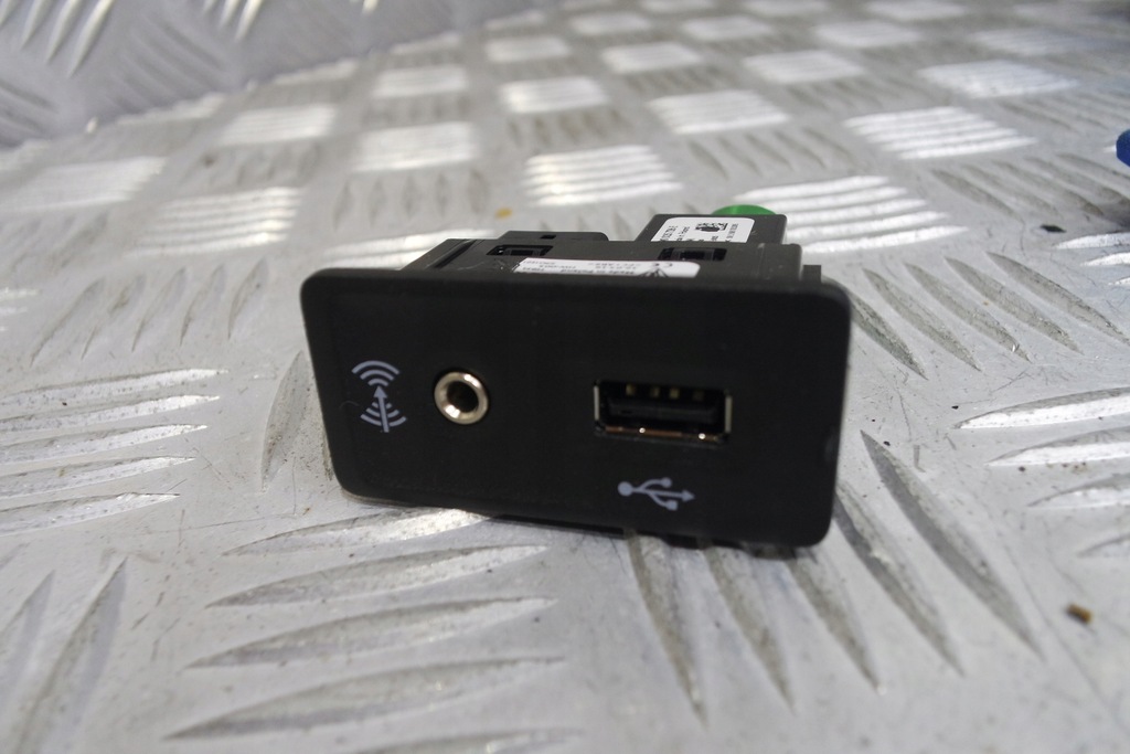 PANEL USB PORSCHE MACAN 95B035252A - 7618779386 - oficjalne archiwum ...