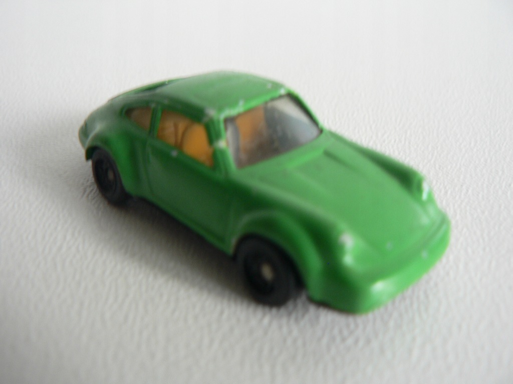 samochodzik zabawka z czasów PRL mini