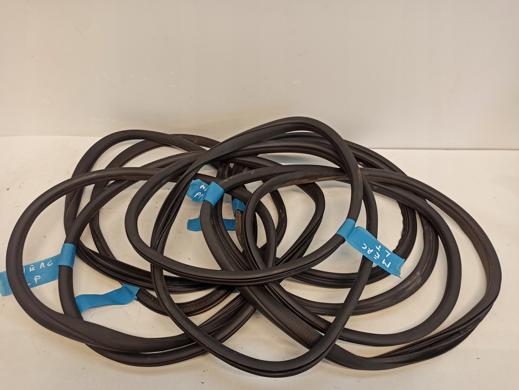 MERCEDES W205 SEDAN USZCZELKA DRZWI BAGAŻNIKA - 12785784780 - oficjalne ...