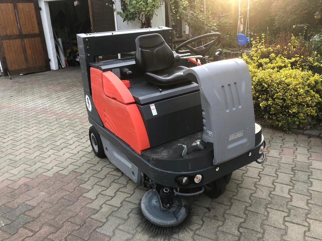 Zamiatarka spalinowa Hako Jonas 1200 D - 9329761016 - oficjalne ...