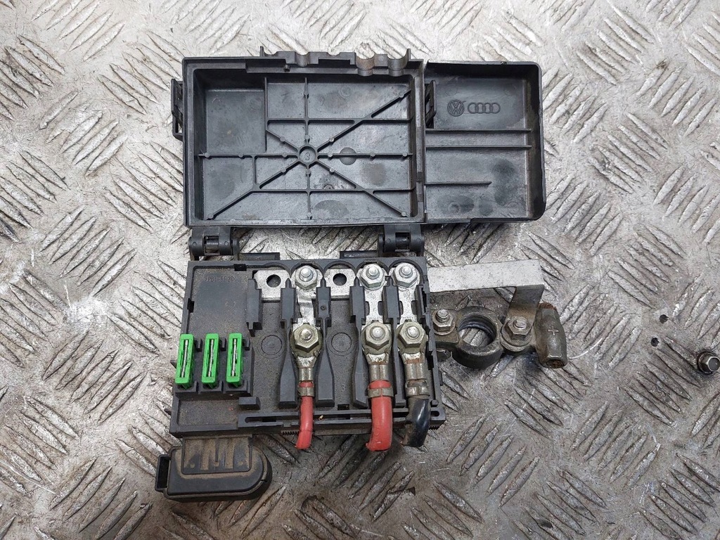 SKRZYNKA BEZPIECZNIKÓW AKUMULATORA BORA I 1.4 16V - 13525601595 ...