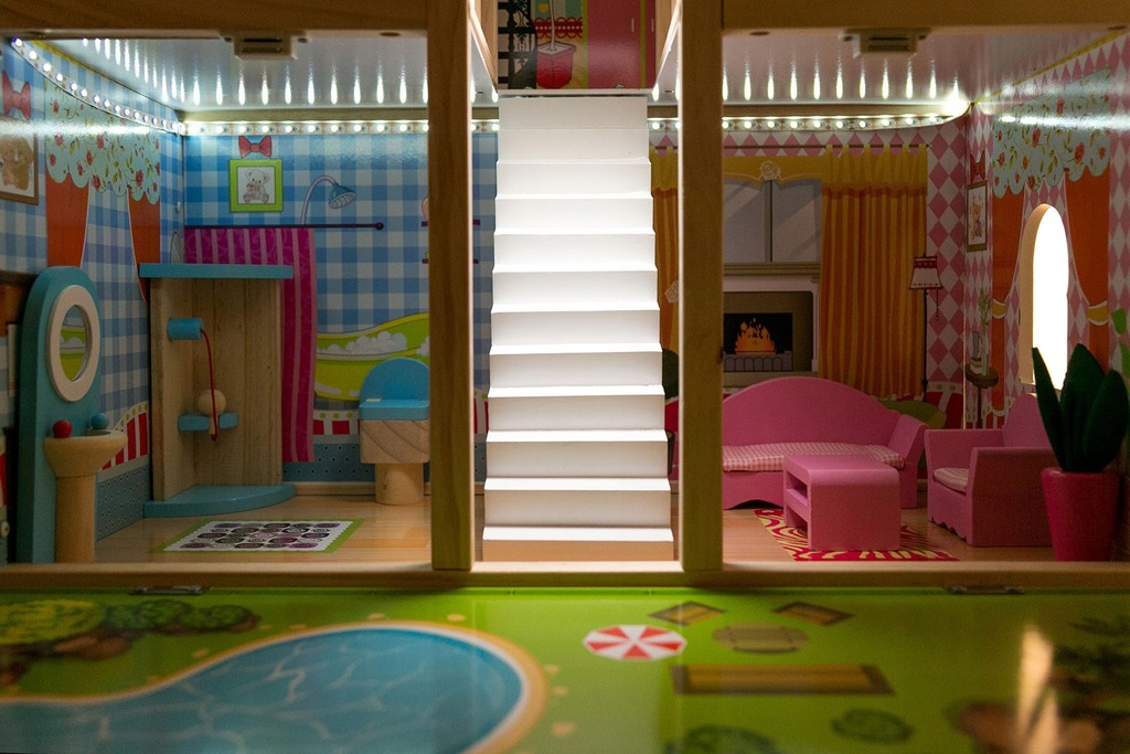 Купить ДЕРЕВЯННЫЙ КУКОЛЬНЫЙ ДОМИК KINDERPLAY СВЕТОДИОДНЫЙ СВЕТ: отзывы, фото и характеристики на ...